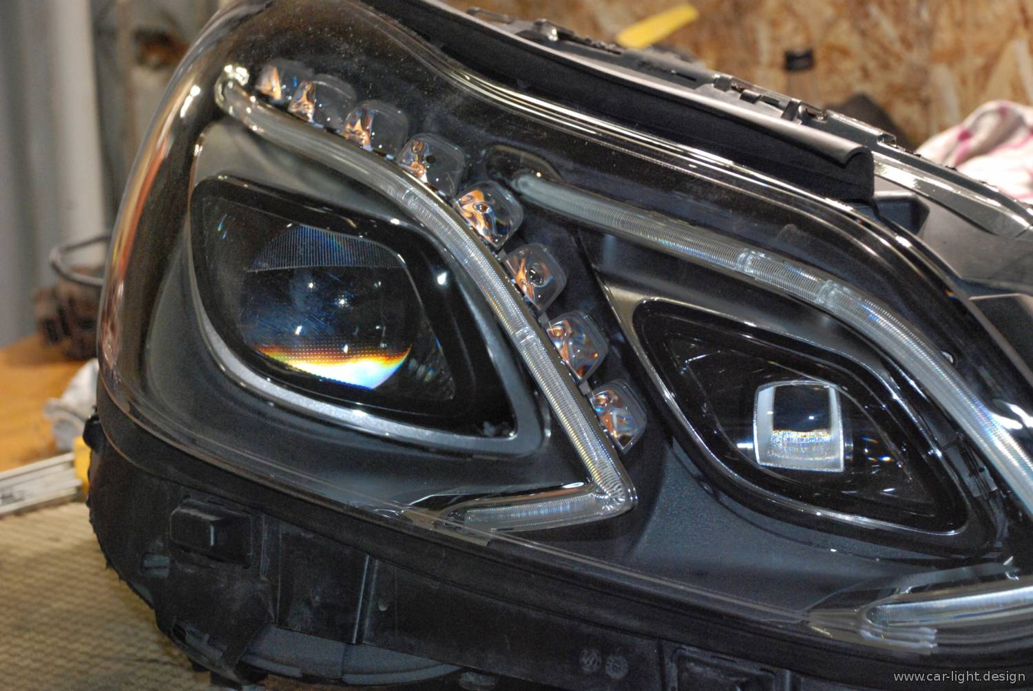 Replacement of glass in a Mercedes-Benz w212 headlight
