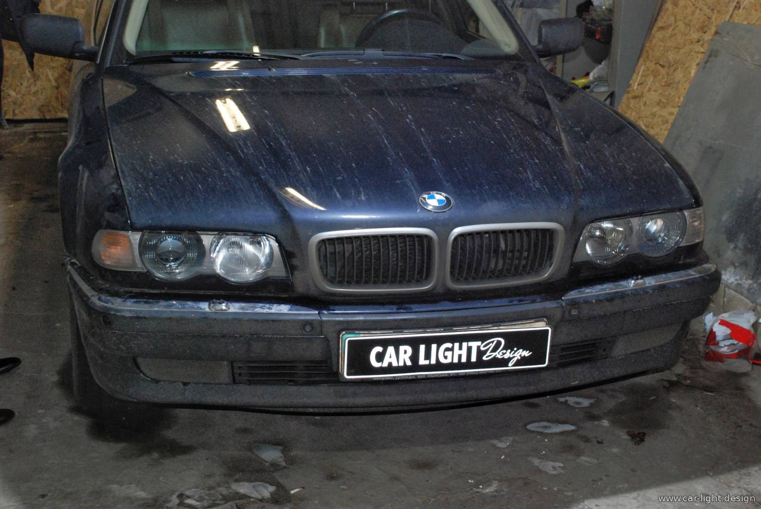 Installation of bi-xenon lenses in the headlights of a BMW 7-series e38