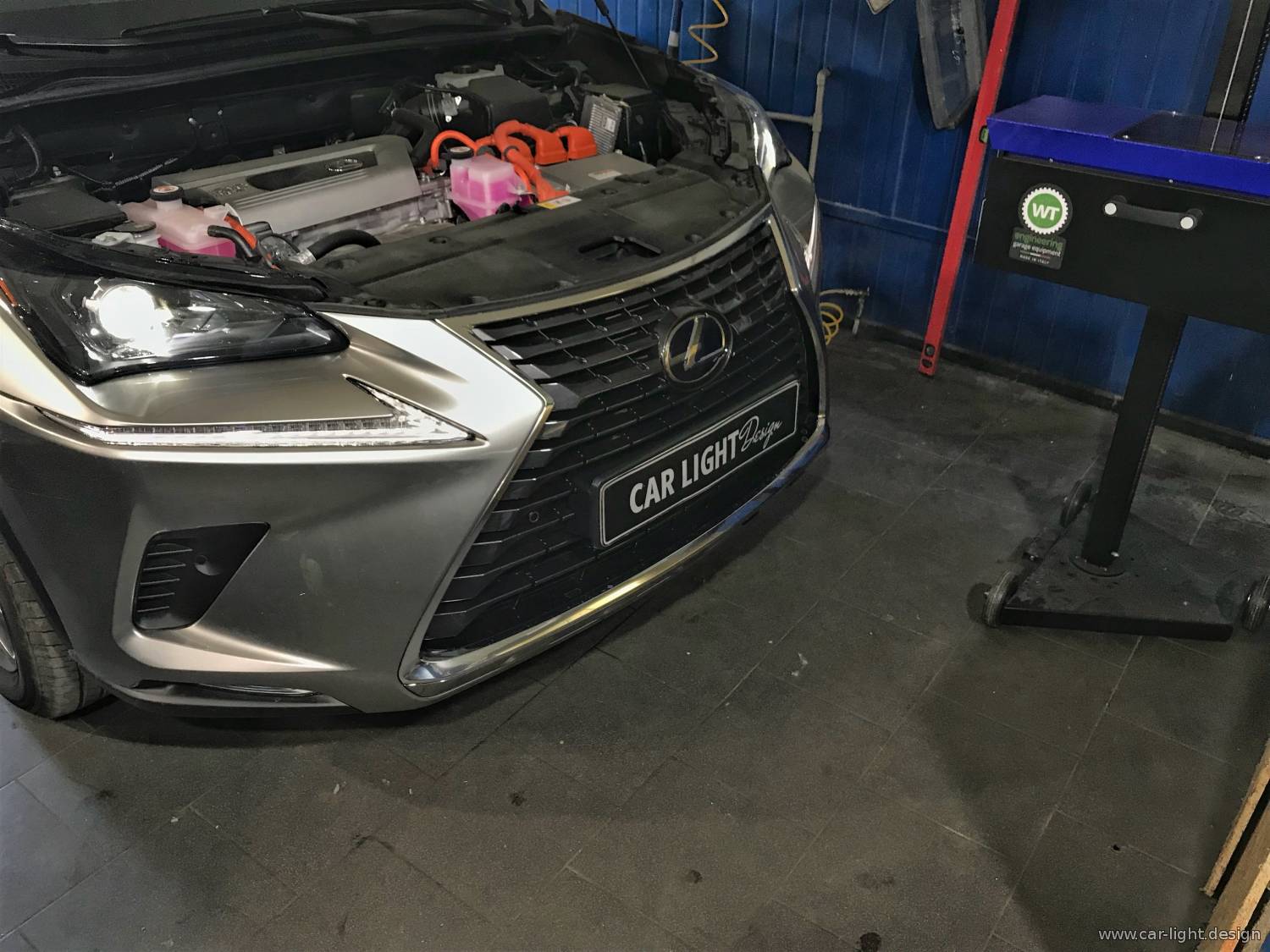 Checking the headlights of a Lexus NX 300 Hybrid