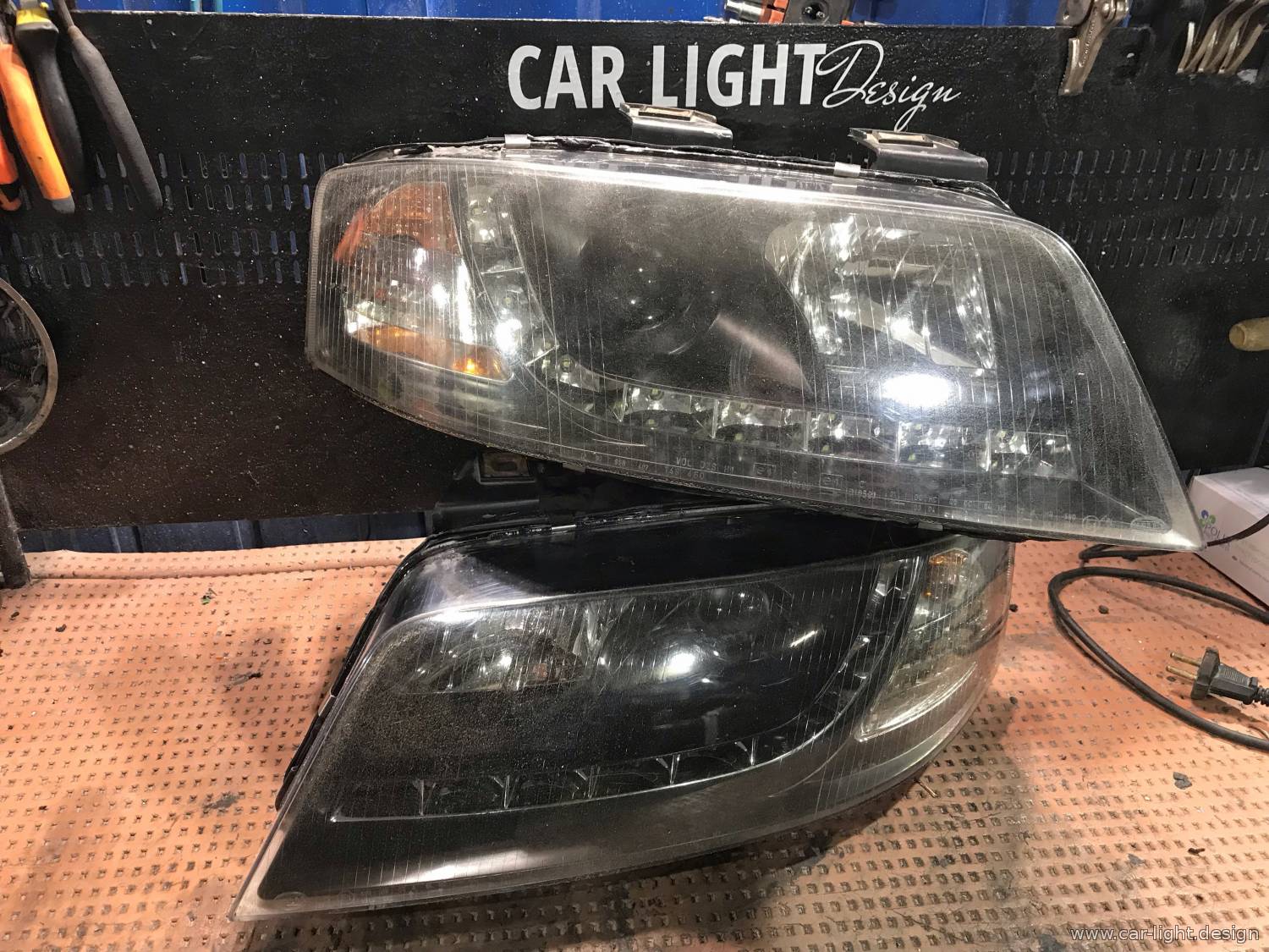 Replacement of Audi A6 headlight glass